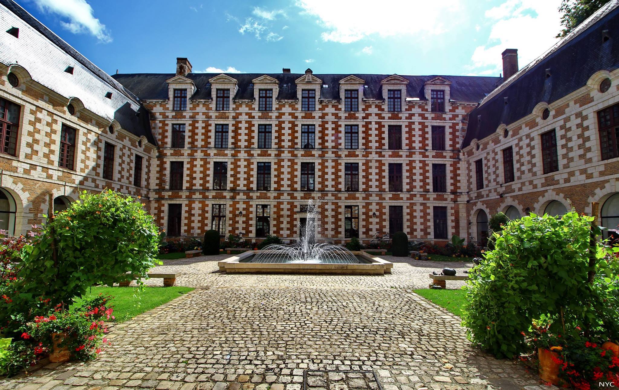 Vendôme, place à la découverte du patrimoine historique et naturel ...