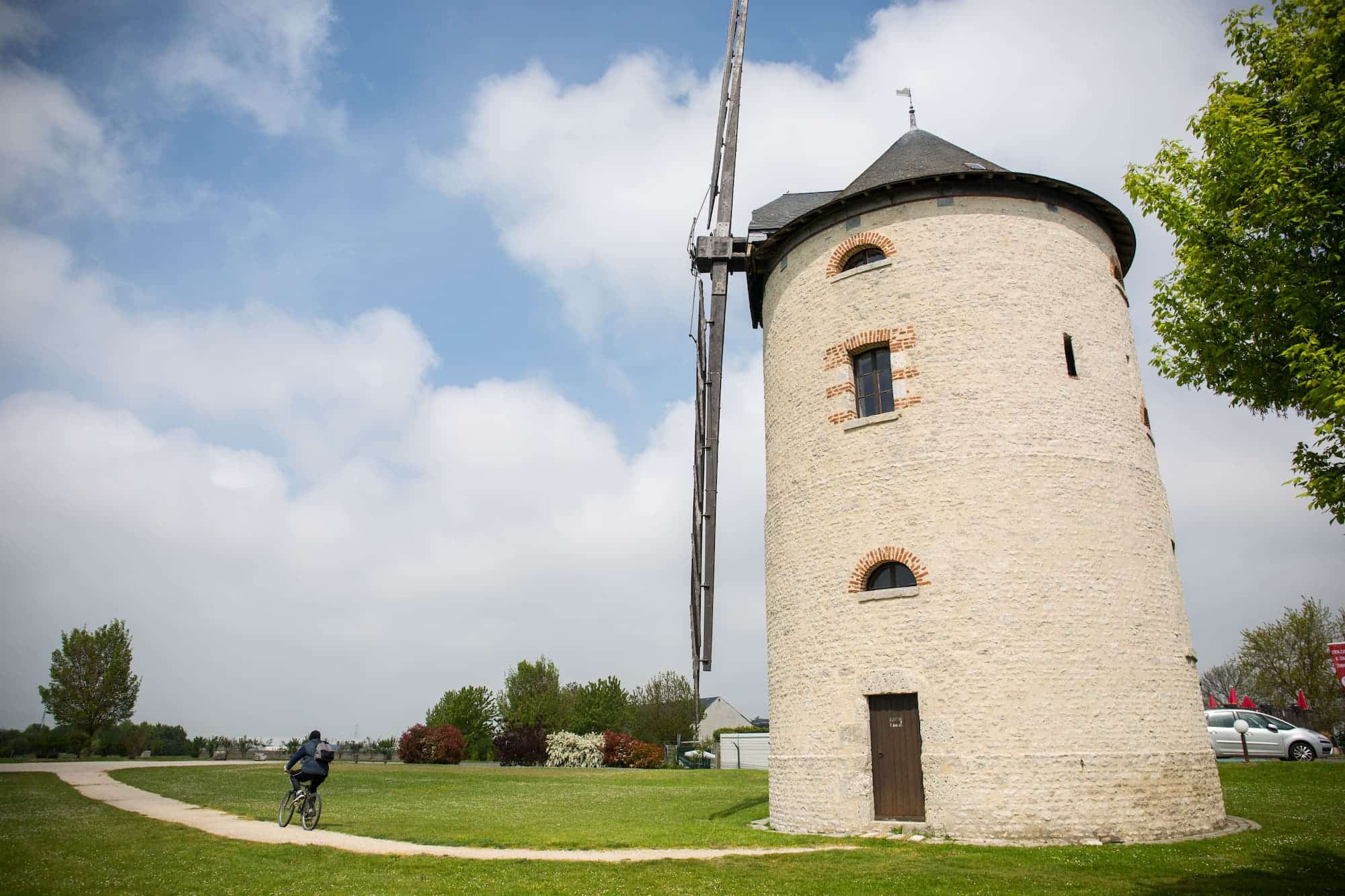 Le moulin de pierre d'Artenay, un monument rare en Beauce